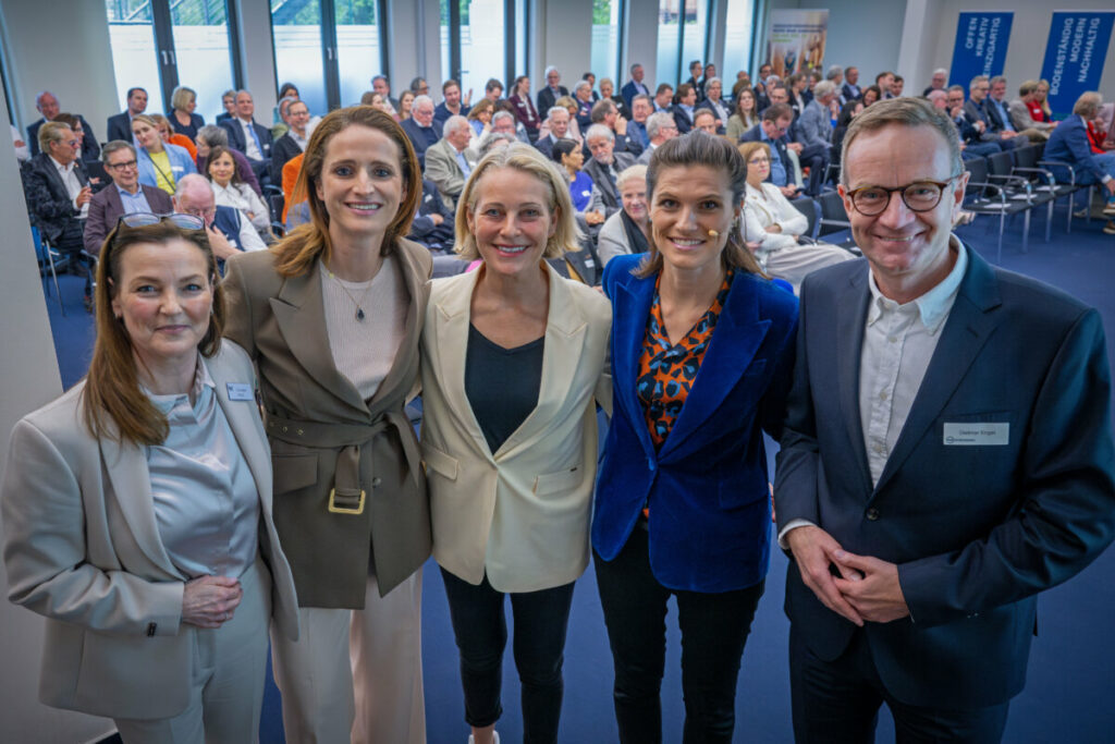IHC Vortrags- und Diskussionsveranstaltung mit Prof. Miriam Meckel und Léa Steinacker, ada ...